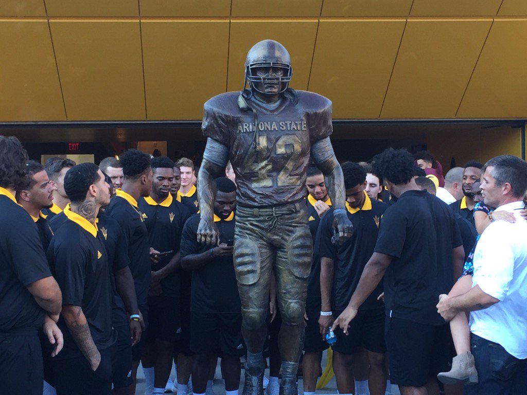 ASU unveils Pat Tillman statue in new Tillman Tunnell : r/CFB