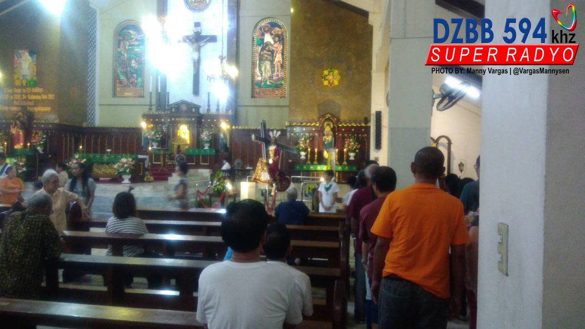 LOOK: Mga nagsisimba sa San Juan the Baptist Church sa San Juan City ...