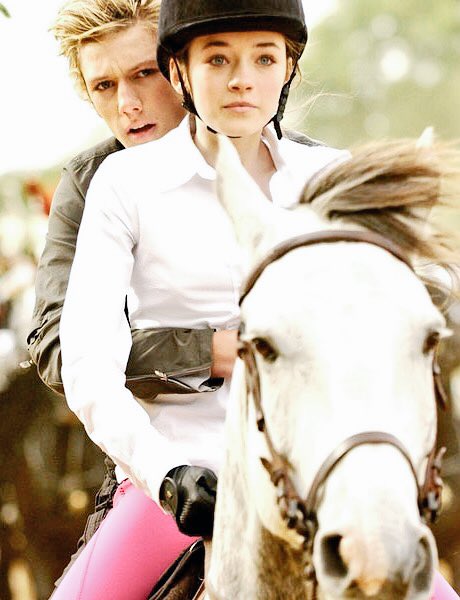 Sarah Bolger And Alex Pettyfer