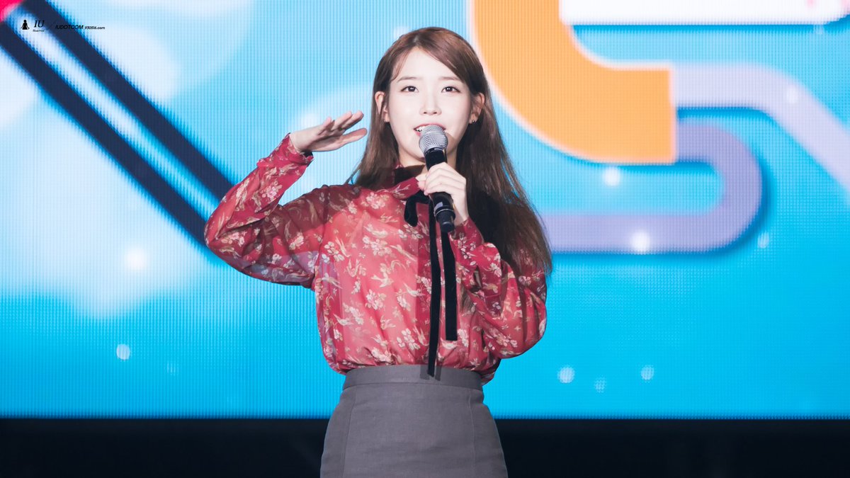 [17.09.12] 대전사랑 푸른음악회 PART 2 아이유(@lily199iu) photo by.배말 https://t.co/mSn2MQNaRo IUDOTCOM Data1 ...