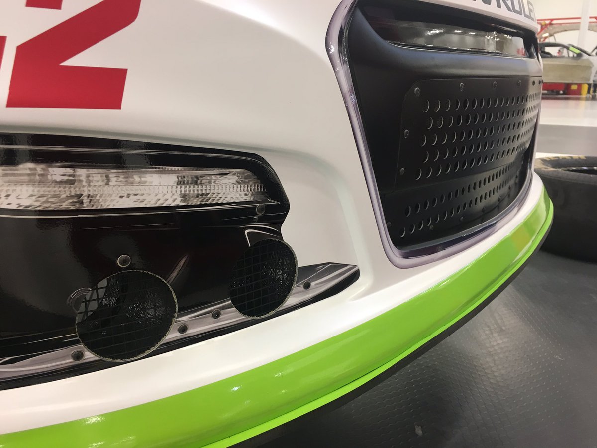 Another look at the Playoff cars, Green splitter and spoiler : r/NASCAR