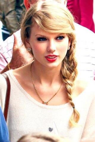 Taylor Swift Hairstyles Braid