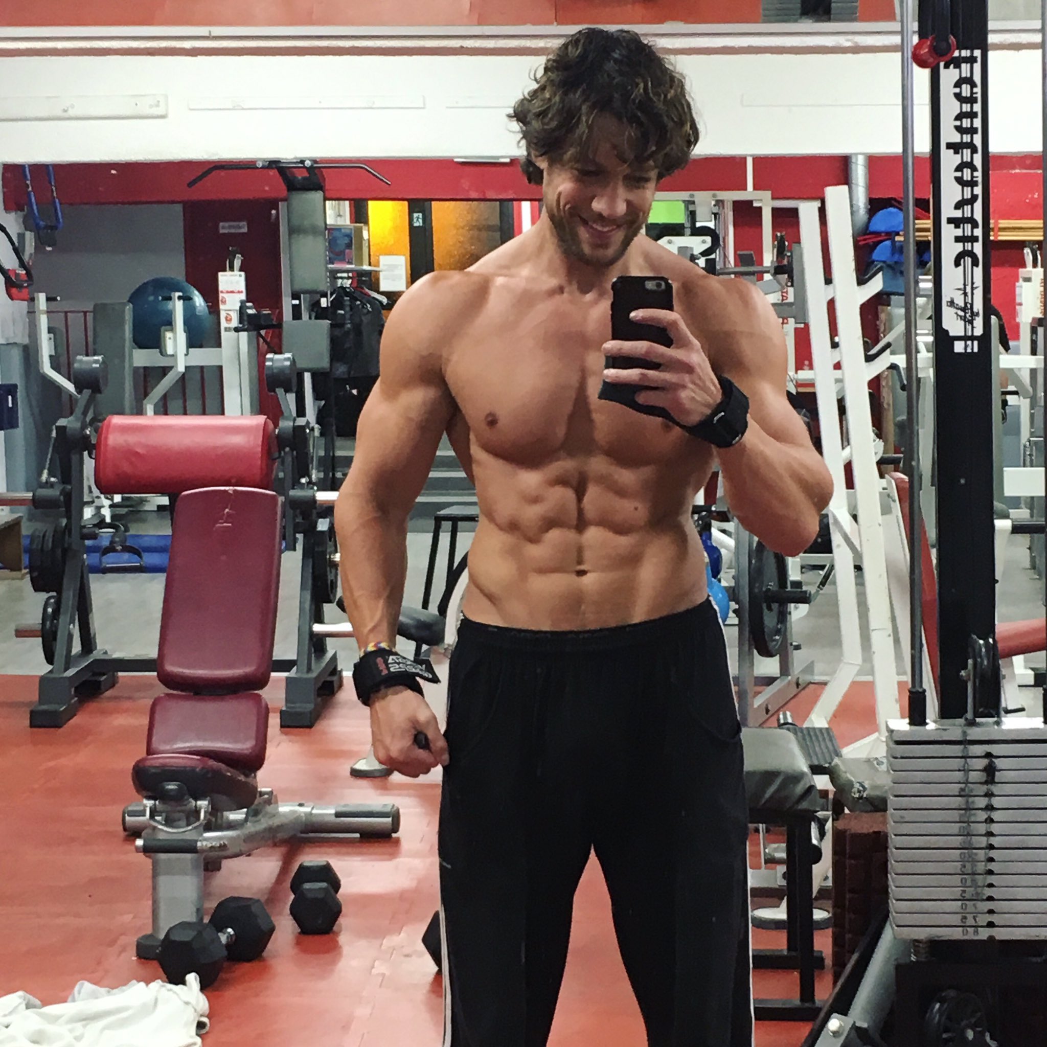 Emmanuel Delcour on Twitter: "Back to my Gym in France where i started .. The place is filled ...