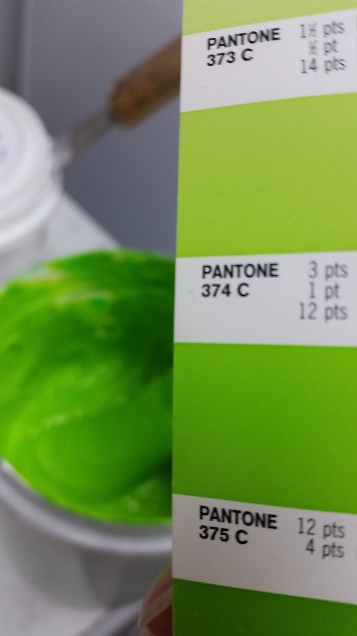 Pantone 375c