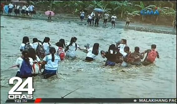 SumbunganNgBayan: Mapa-bata o matanda, buwis-buhay ang pagtawid sa ilog ...