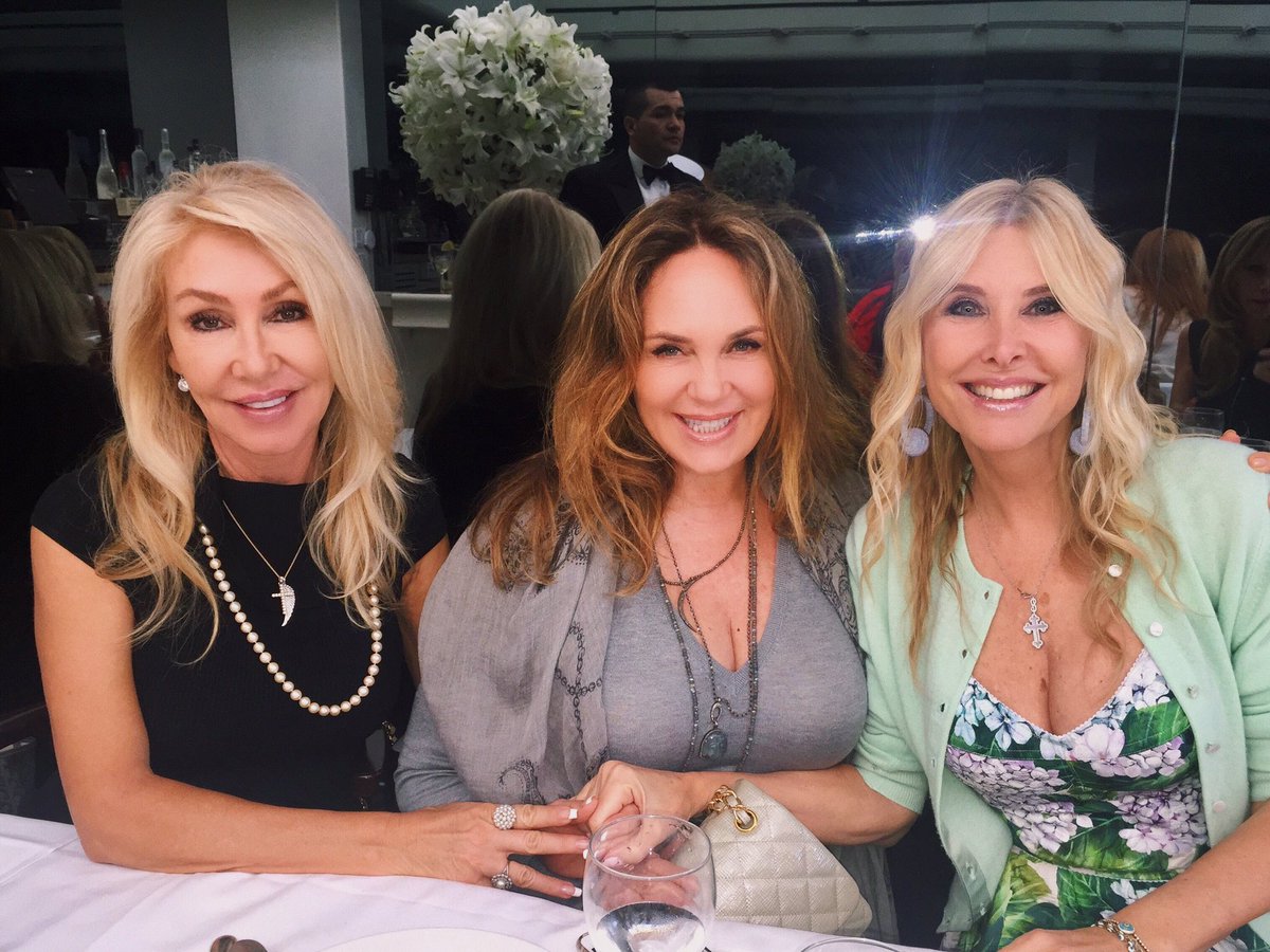 Catherine Bach (@_CatherineBach) | Twitter