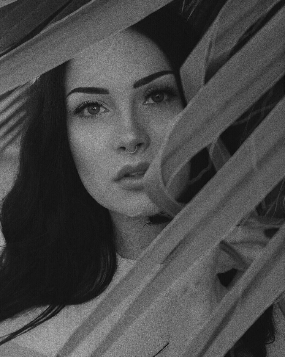 Izpolnite Lee Kabina kenna vanessa guess instagram Popolno naletite Cenjeno