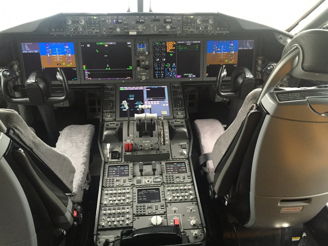Boeing 787 Cockpit Take Off