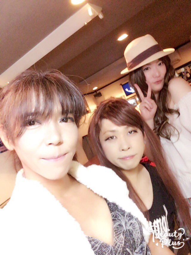 「もこまほ」男の娘カフェ＆バー on Twitter: "もこまほオープンしました*\(^o^)/* 今日は ノーパンがポリシーのトモ 背中丸出しセーターのレイカ 水陸両用アスリート系 ...