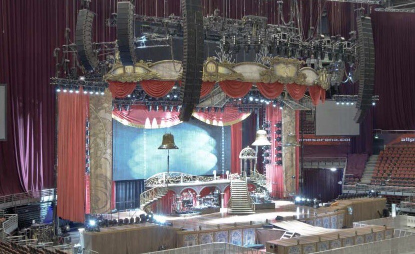 Taylor Swift Fearless Tour Stage