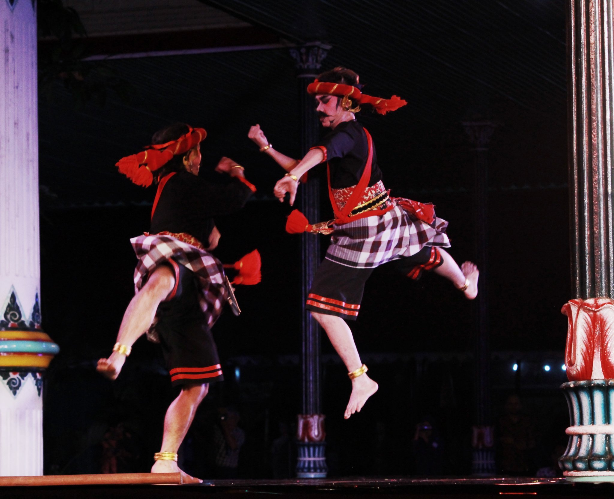 Tari Bugis Kembar