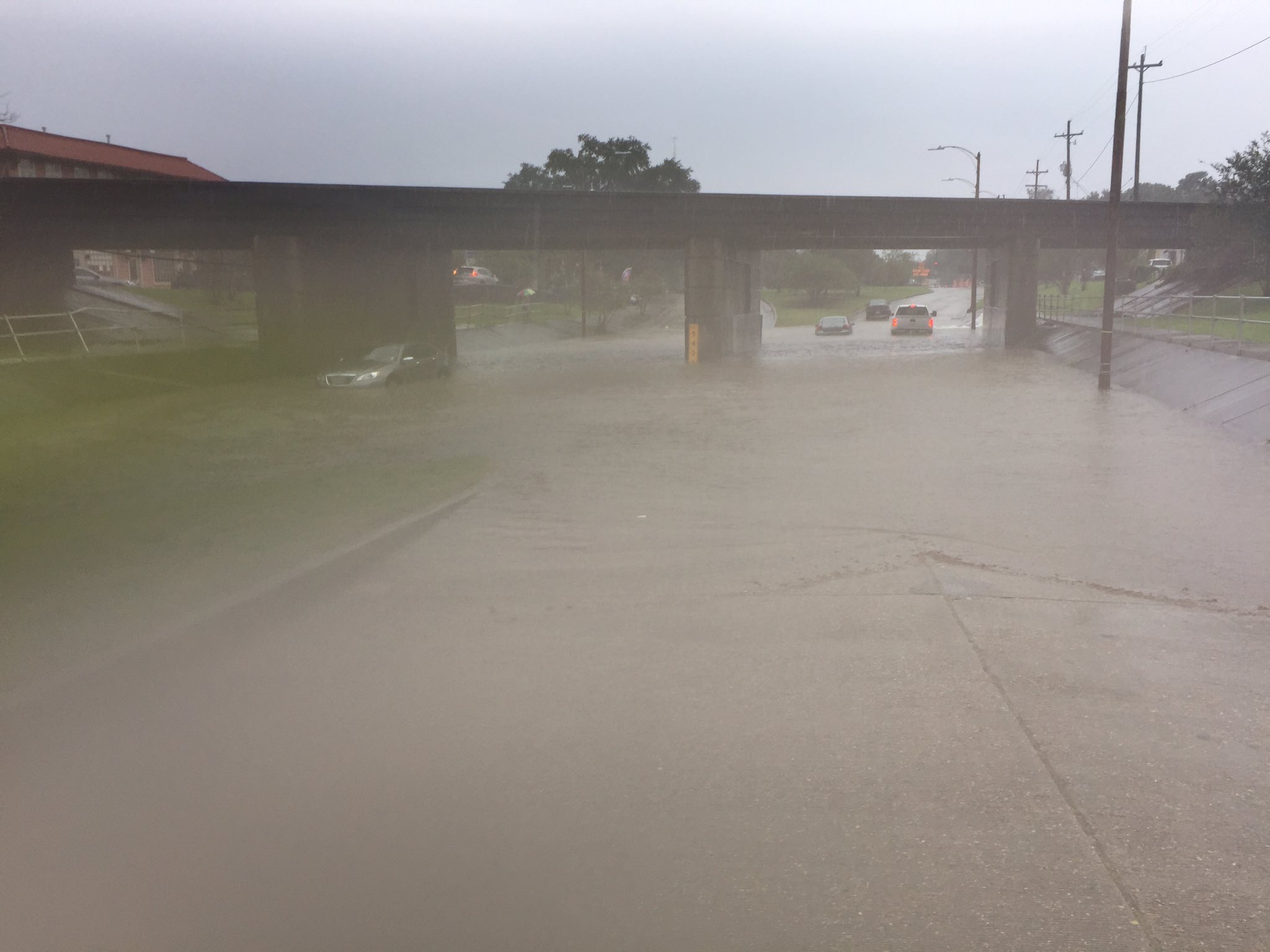 NOLA Flood Board: Flooding in Lakeview at Canal underpass. Cars stuck ...