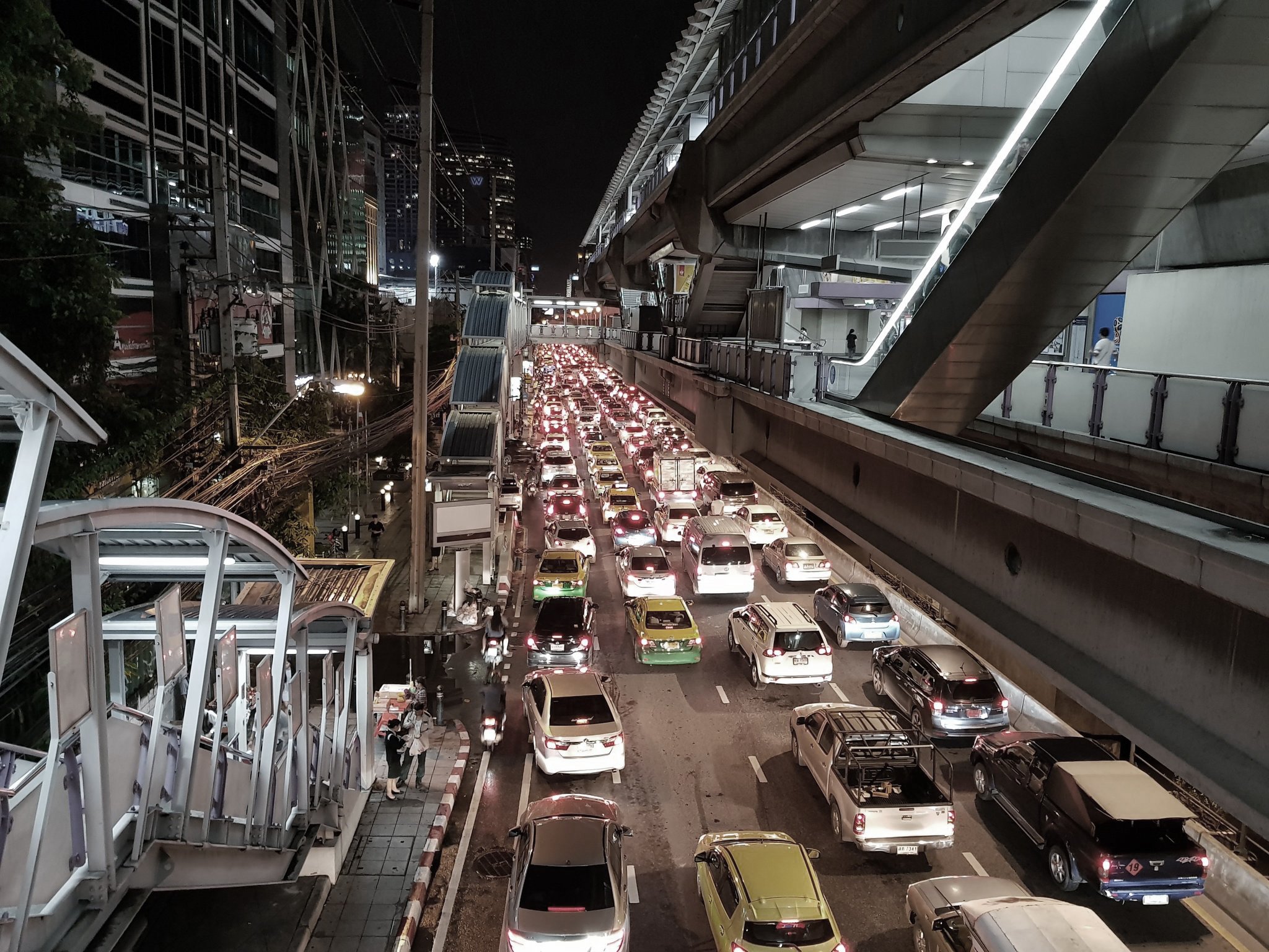 JS100 on Twitter: "RT@tan_FX #สาทรใต้ ช่วง BTS สุรศักดิ์ขาเข้าเมืองในตอนนี้ รถแน่นยาวไปถึงสะพาน ...