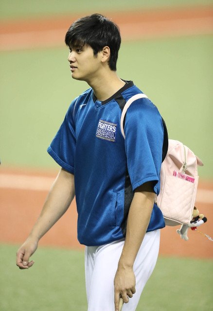スポーツ報知・野球取材班 On Twitter 【 日本ハム 】大谷“マイメロバッグ”姿を初披露 Pmdu5tnicx Lovefighters