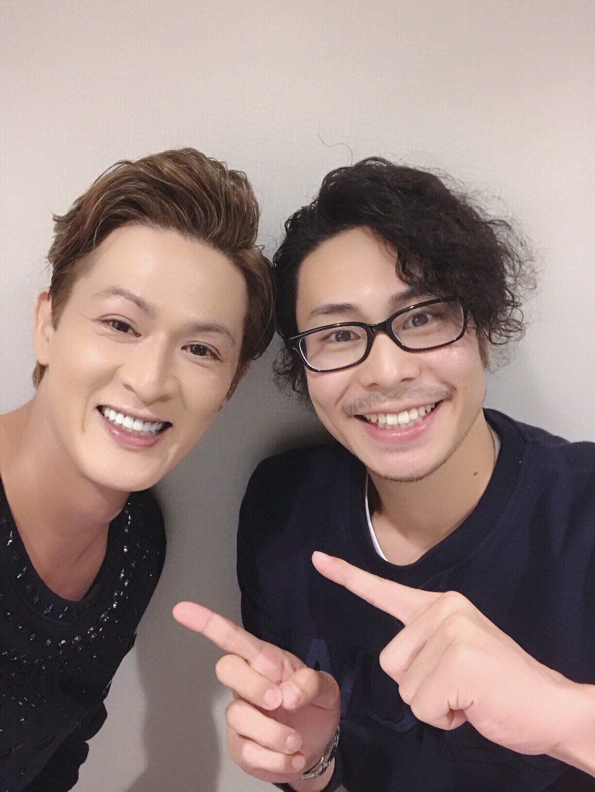 新納慎也(shinya NÎro) On Twitter 昨日『pajama Game』に鯨井康介が来てくれた。 終演後に広瀬友祐と鯨井