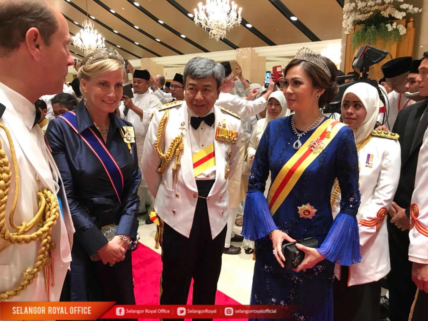 Selangor Royal Office on Twitter: "DYMM Sultan Selangor dan DYMM Tengku Permaisuri Selangor ...