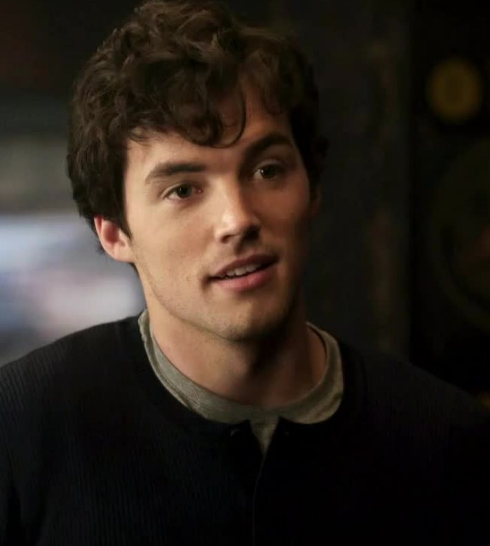 Ezra Fitz Season 1