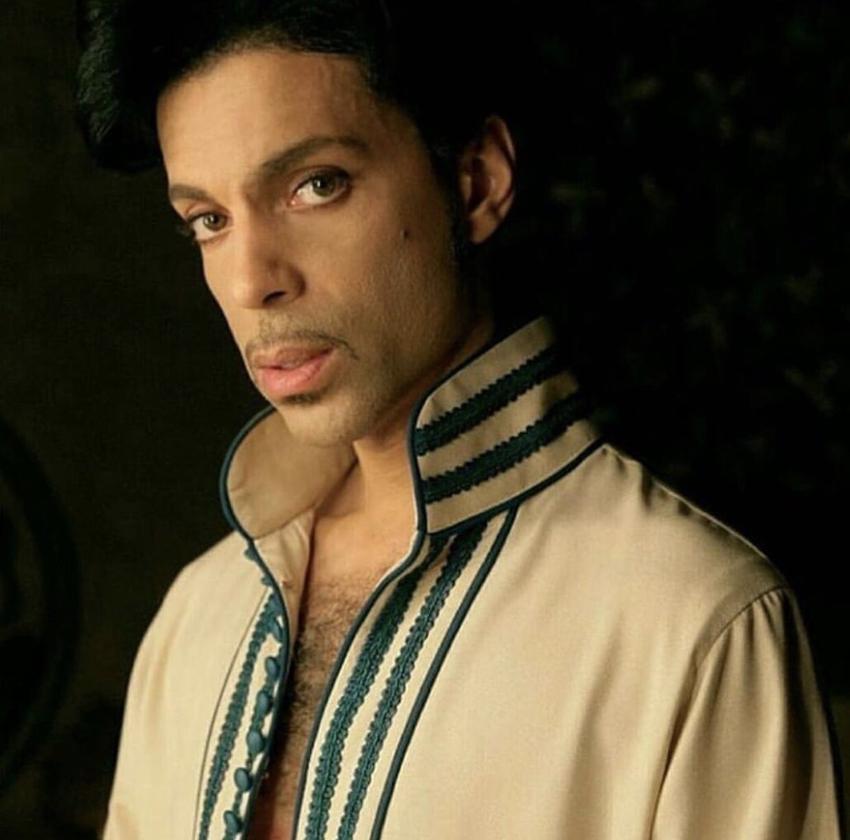 「Prince Rogers Nelson」おしゃれまとめの人気アイデア｜Pinterest｜AdaK 💜's O(+> | 音楽, プリンス