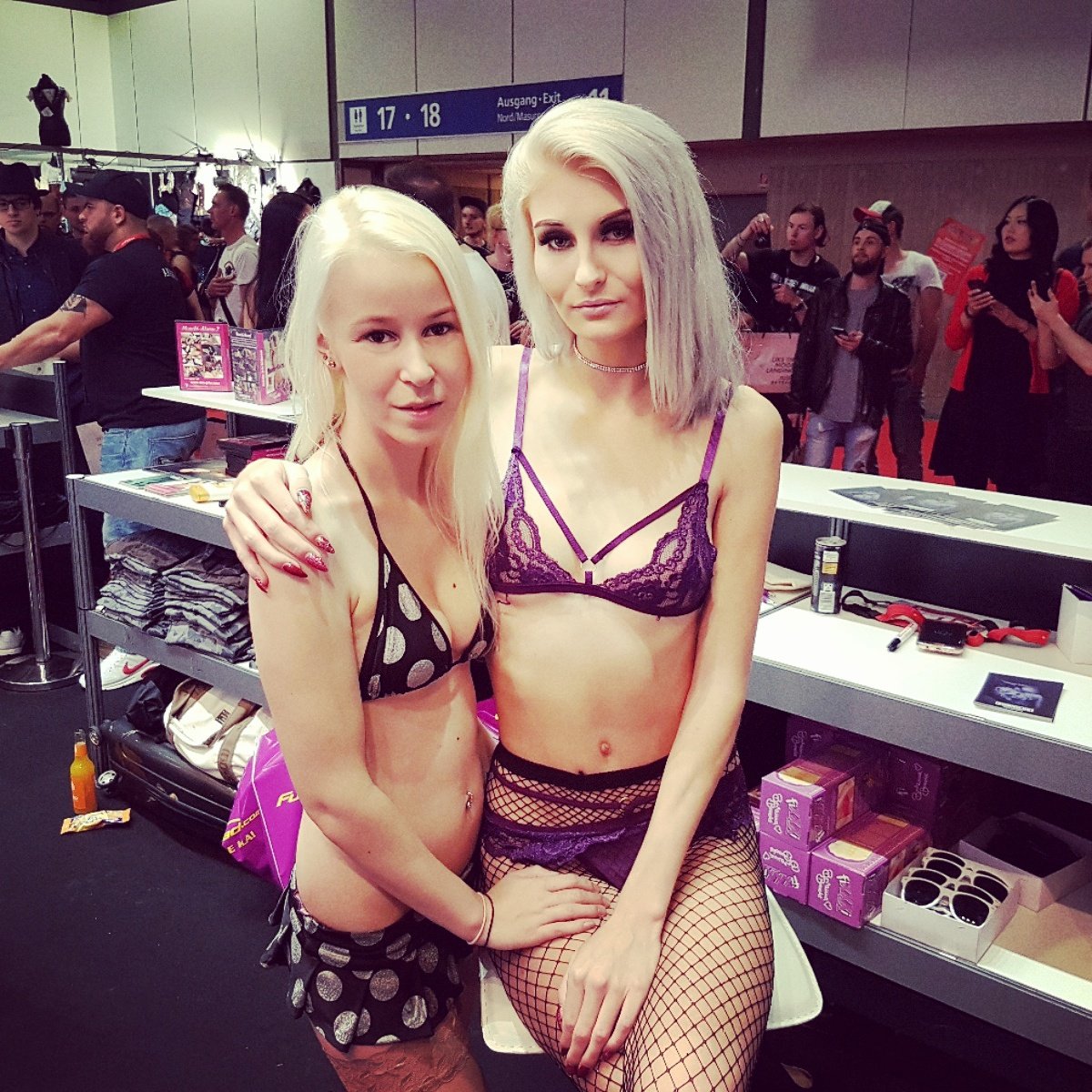Tw Pornstars Sexyjenjen Twitter Und Der Samstag Beginnt Auf Der Venus In Berlin 😁 Prnde