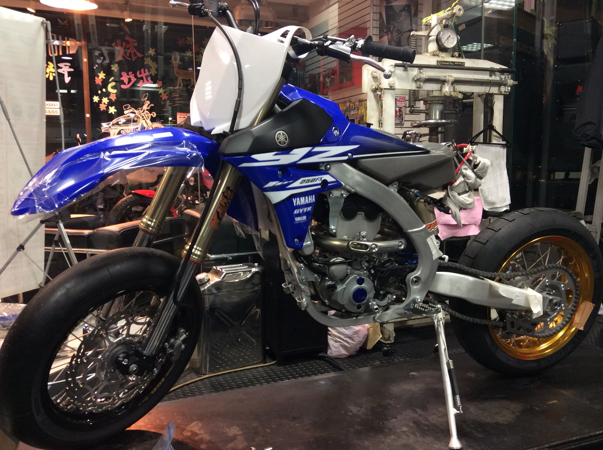 YSP杉並南 on Twitter: "やっと着きました。 #YZ250FX #スーパーモタード https://t.co/rKGUllyNEj" / Twitter