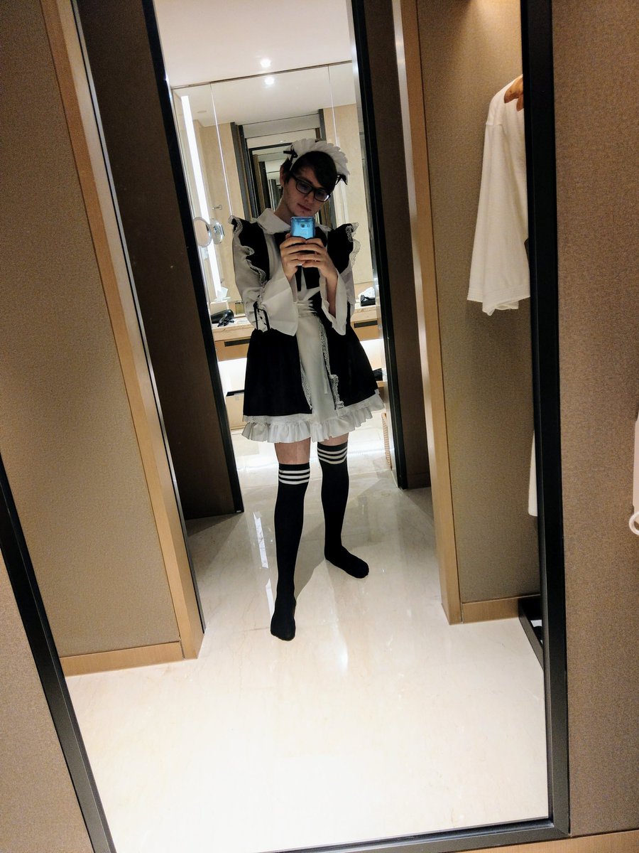 I Personally Cannot Wait For Sneakys Dark Elementalist Lux Cosplay! : r ...