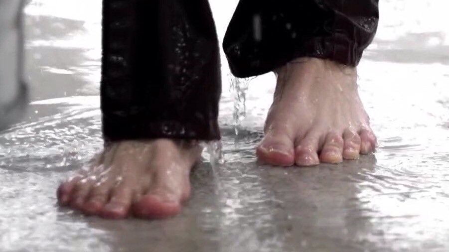 Dylan Obrien Barefoot