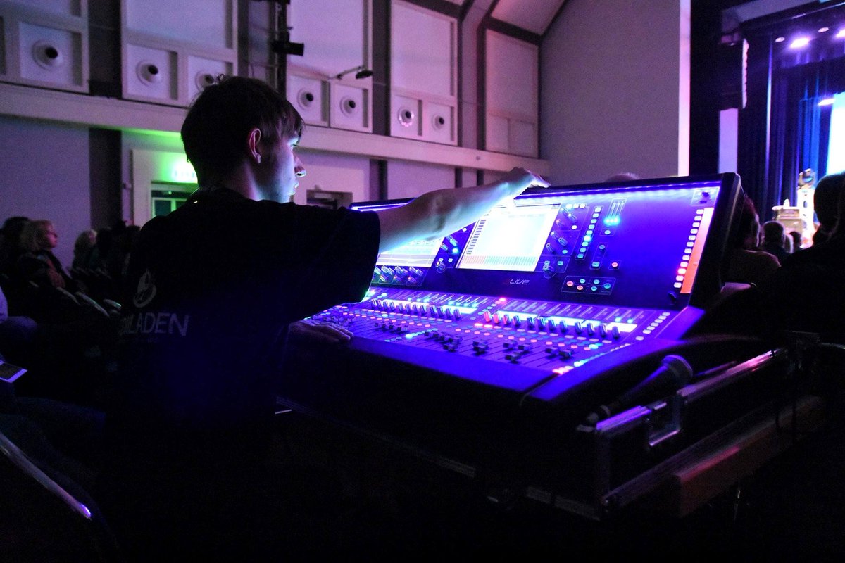 ALLEN&HEATH on Twitter: "dLive S7000/DM48 FOH & GLD-112 on monitors connected via Dante network ...