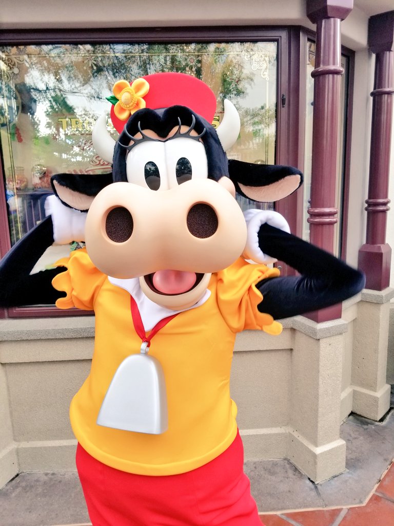 Clarabelle Cow Minecraft Skin