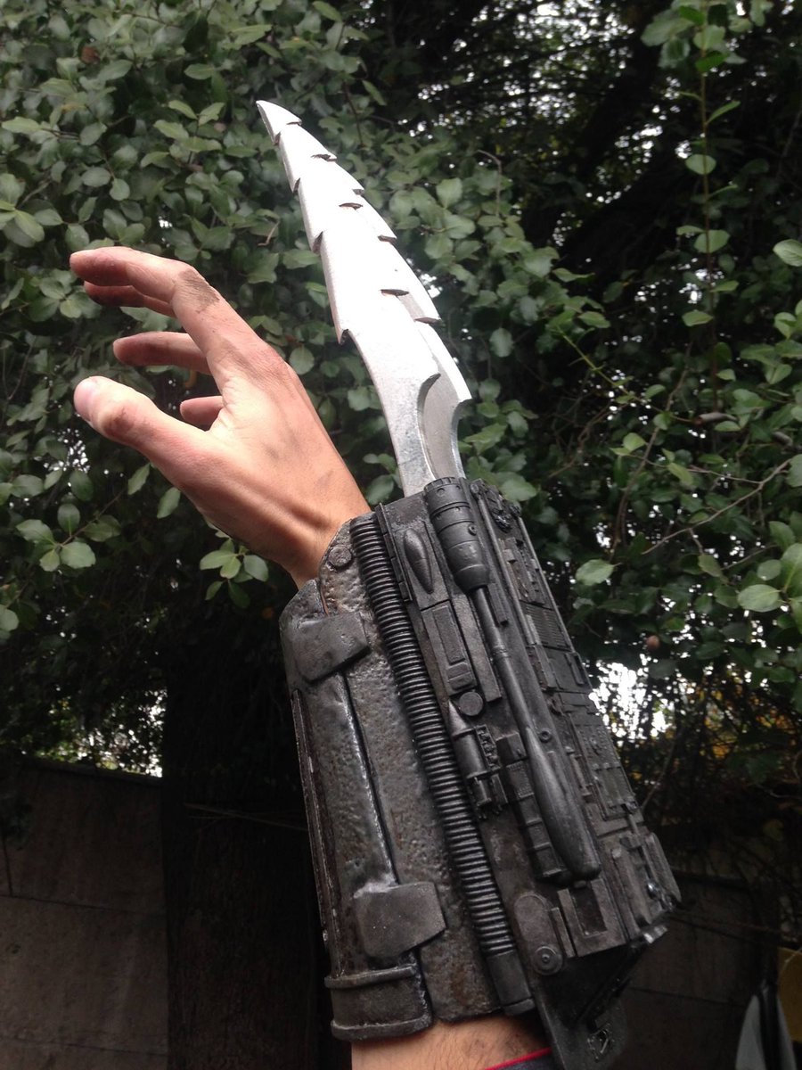 Retractable Forearm Blade