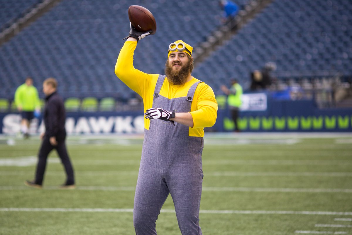 Seahawks jordan roos gets festive in a minion costume before today's ...