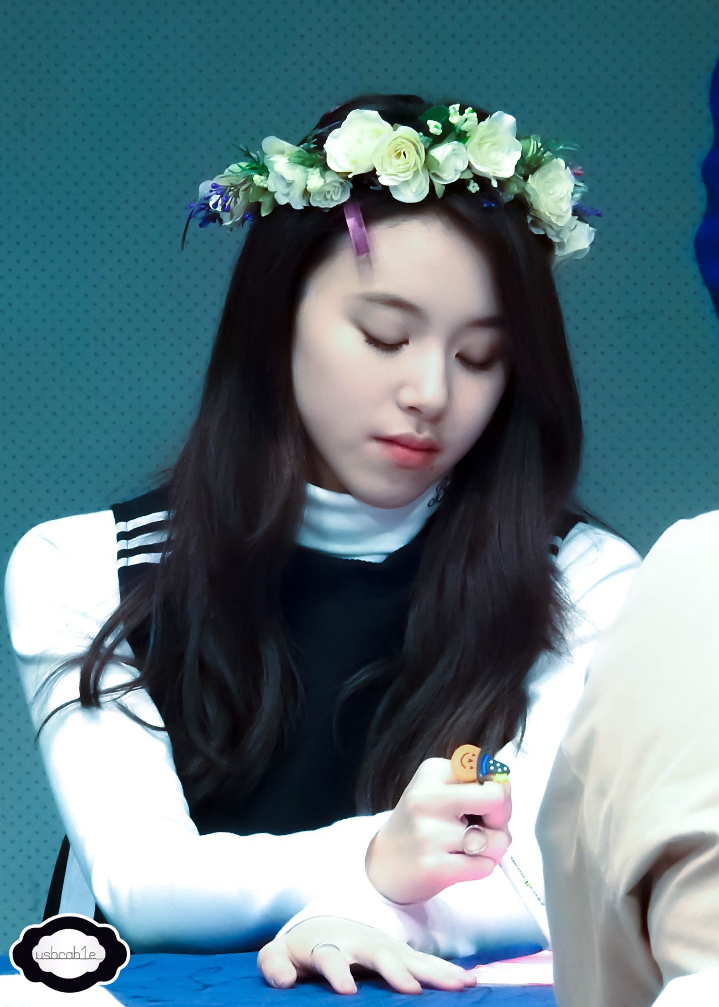 usbcab1e on Twitter: "[161030] Twice TT Sinchon Fansign #트와이스 #채영 #TWICE #CHAEYEONG https://t.co ...