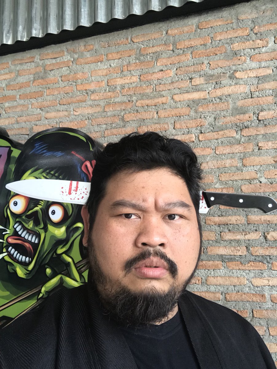 pongkool on Twitter: "ปวดหัวแปลกๆ ตั้งแต่แซวพริตตี้เมื่อกี้ที่มากะผัวเค้าละ สงสัยอากาศมันร้อนๆ ...