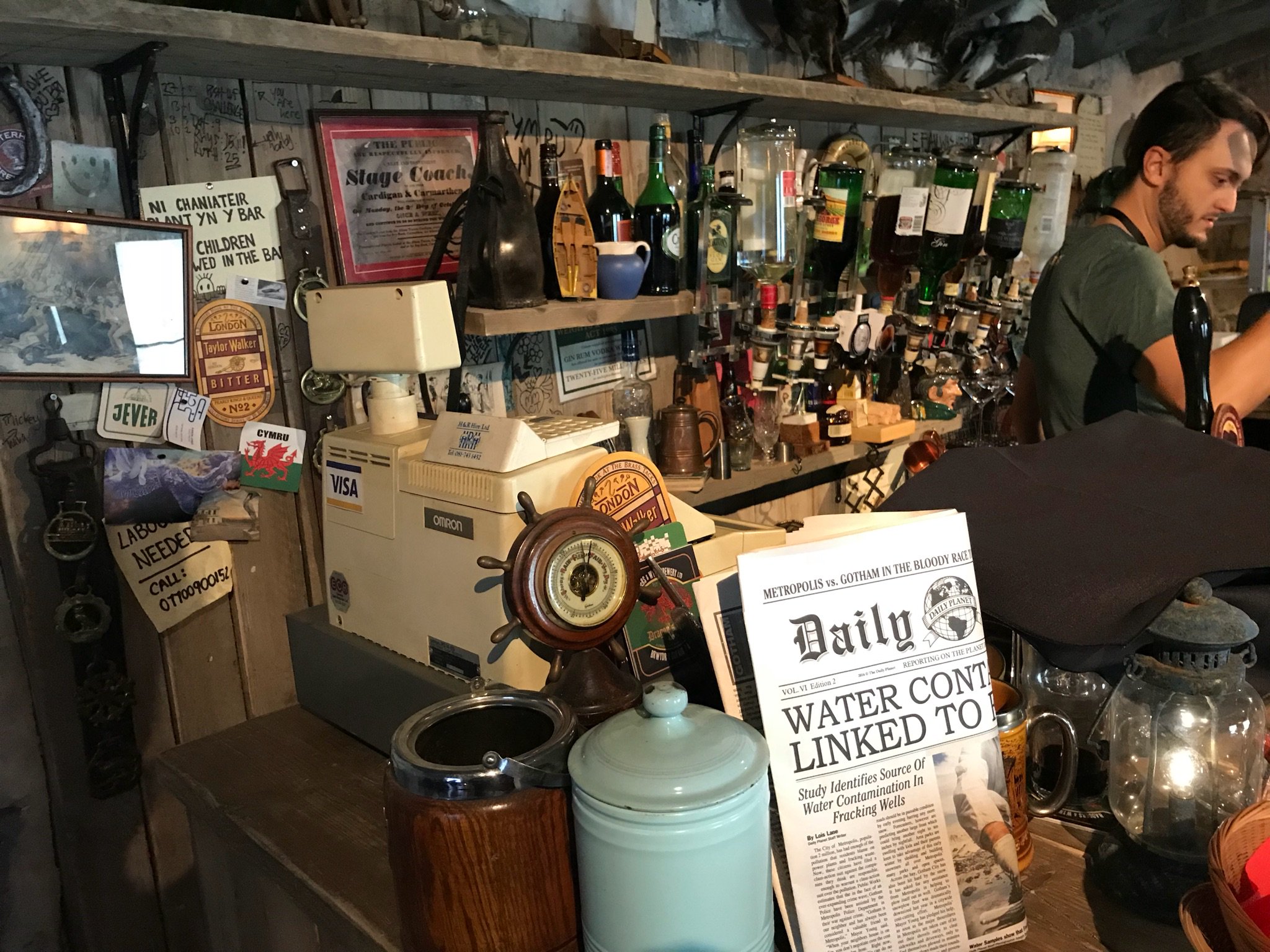 Rob Keyes on Twitter: "Aquaman’s pub from #JusticeLeague…