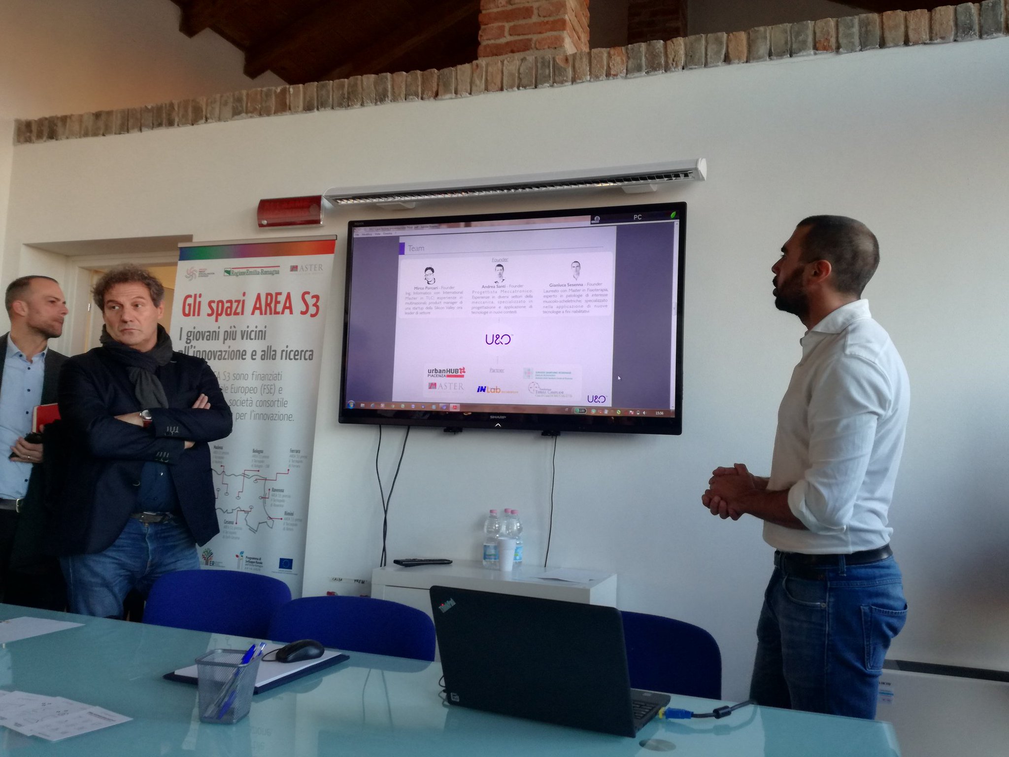 Luca Piccinno on Twitter: "Visita al Tecnopolo di Piacenza di @matteorenzi con le startup ...