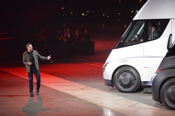 Elon Musk channels Knight Rider with his simultaneous Semi and Roadster ...