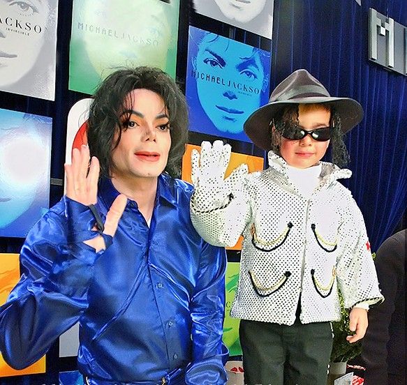 Michael Jackson Invincible Signing