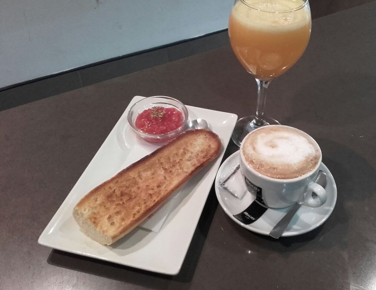 Cafe Con Leche Y Tostada