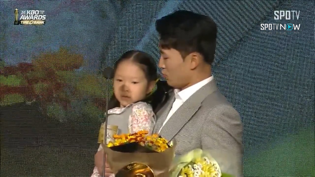 SPOTV on Twitter: "저도 해미니오빠 동생하고싶어요 😝😝 #오빠랑 #20살차이면 #싸우지도않겠네 더 많은 야구 영상 https://t.co/wDu6tEpJ6r ...