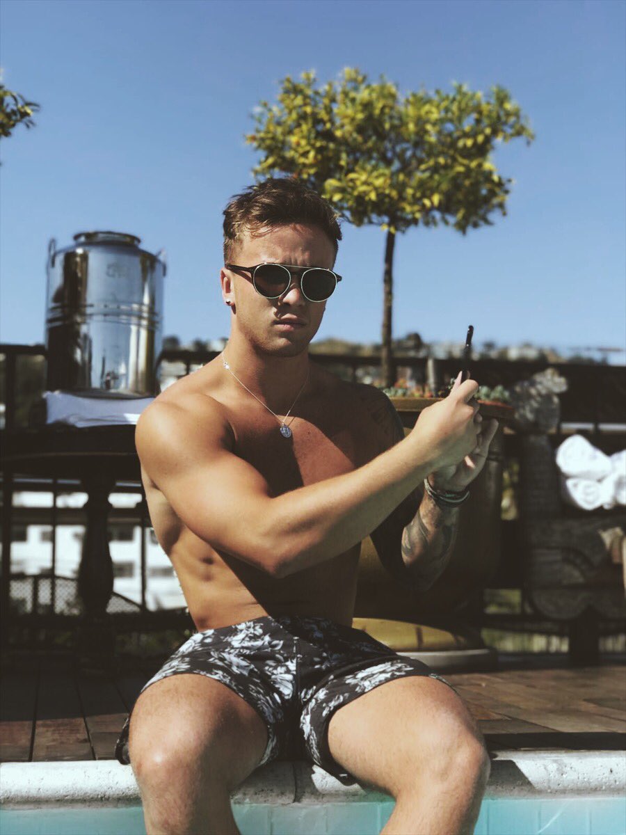 Sam Callahan on Twitter: "Why you taking pictures of me taking pictures man... at least wait for ...