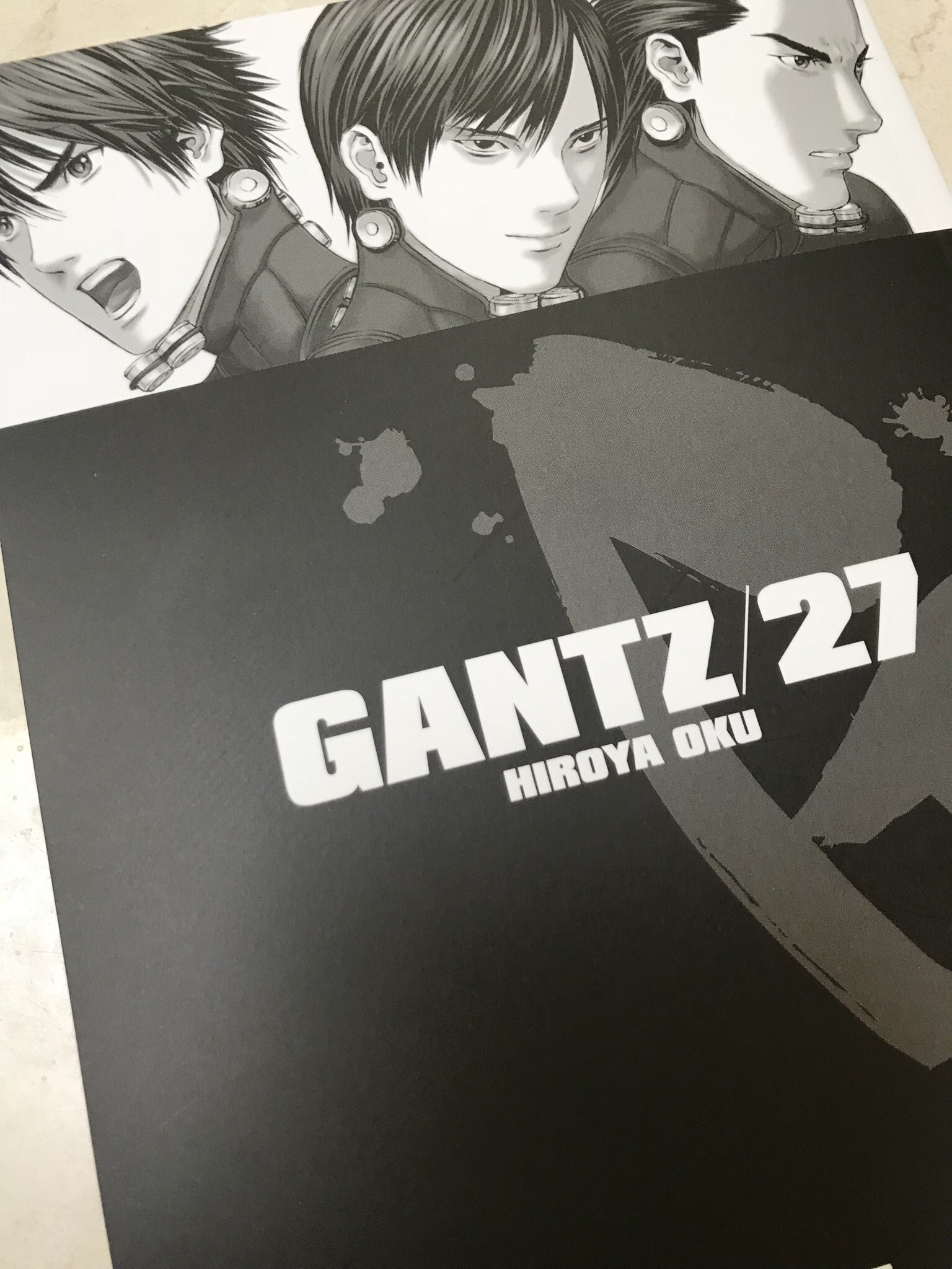 PaniniMangaMx on Twitter: "Les tenemos una sorpresa este mes. Gantz 27 tiene páginas a color y ...