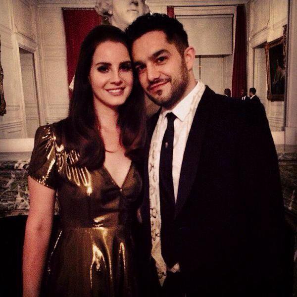 Lana Del Rey presents award to Tap Management's Ben Mawson and pays ...