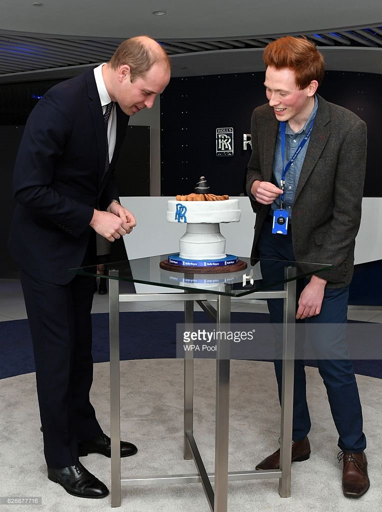 Mace on Twitter: "RT @RoyaleVision: Prince William, The Duke of Cambridge is presented with a ...