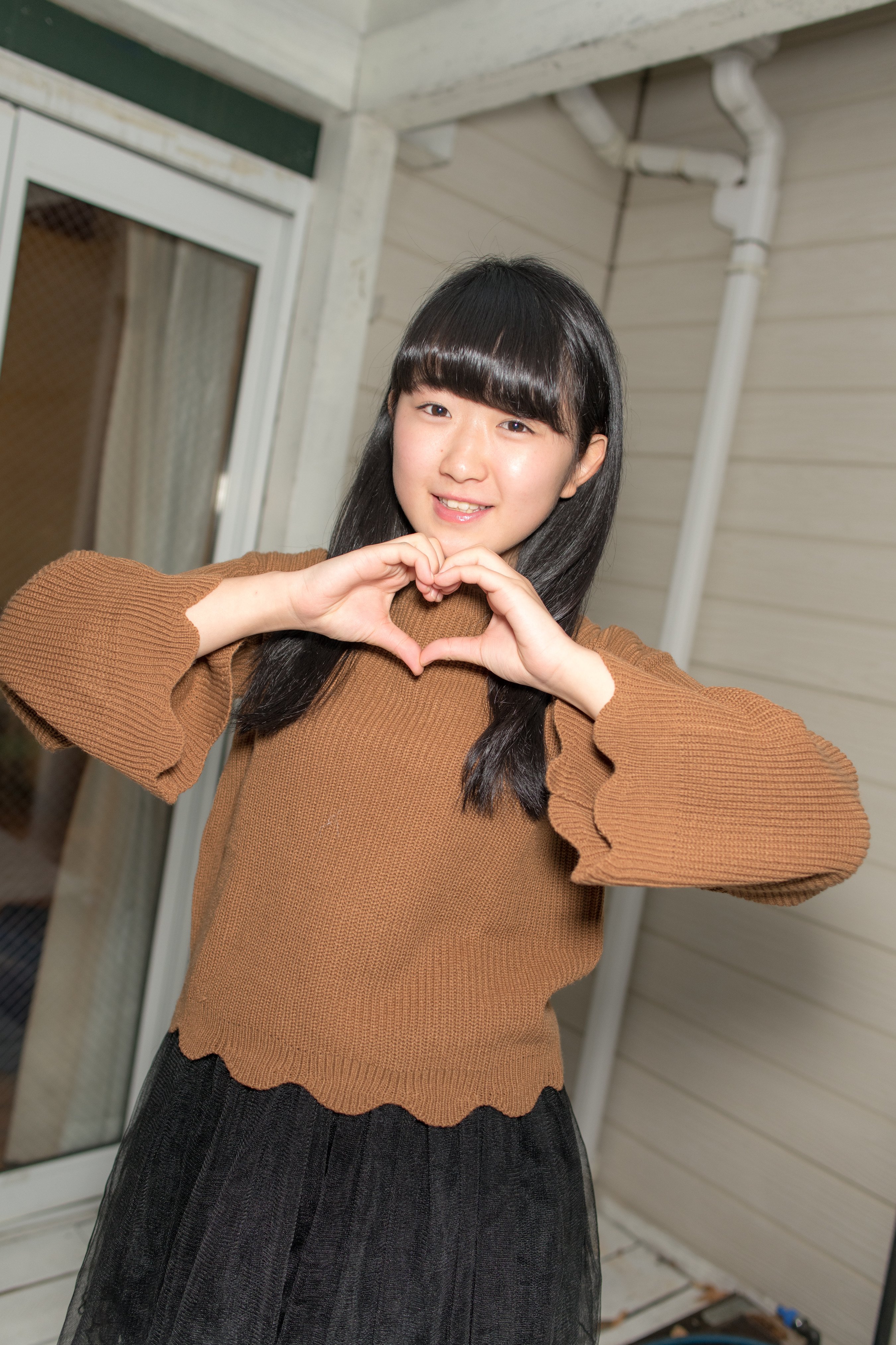 くろばね 16 on Twitter: "るなぴーを除いたJK4人 5人もいると撮影会も忙しいあるねw #いたずらマイク #松岡未都 #伊坂ちひろ #桜井のあ #来栖仁愛 #JK https ...