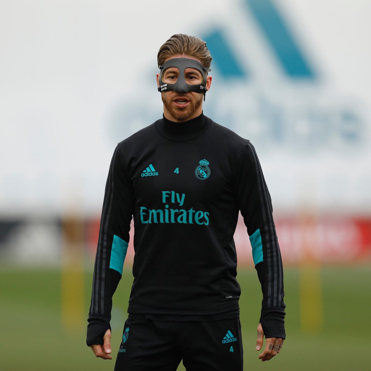 Sergio Ramos shows off new mask after breaking nose : r/realmadrid