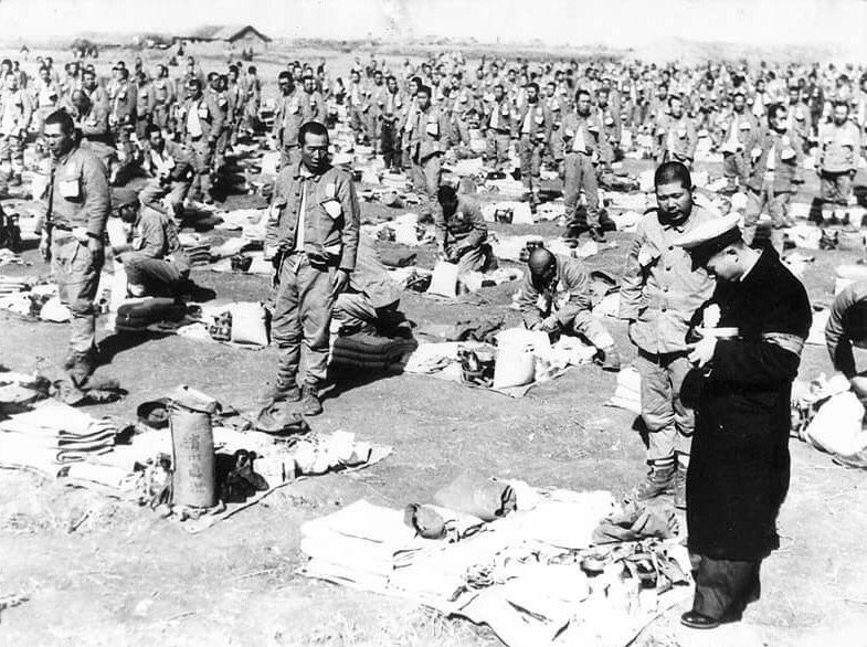 Chinese Japanese Pows : Taiwan Chinese soldiers search Japanese POWs ...