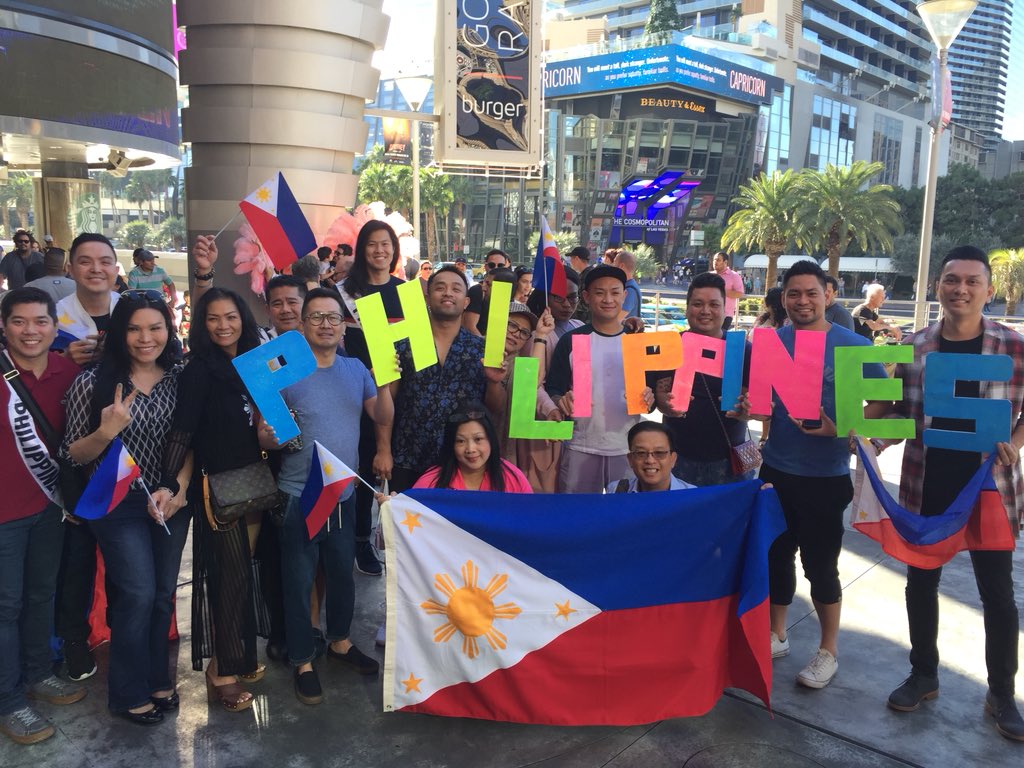 LOOK: Pinoy fans gather in front of Planet Hollywood to show full ...