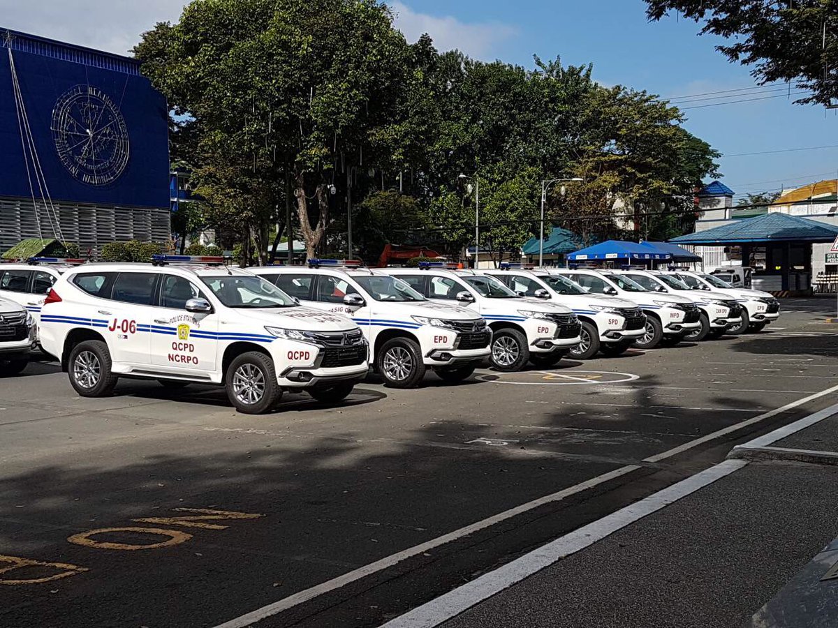 2018 Toyota Fortuner 2.4 4x2 G AT vs Mitsubishi Montero Sport Gls 2.4 AT