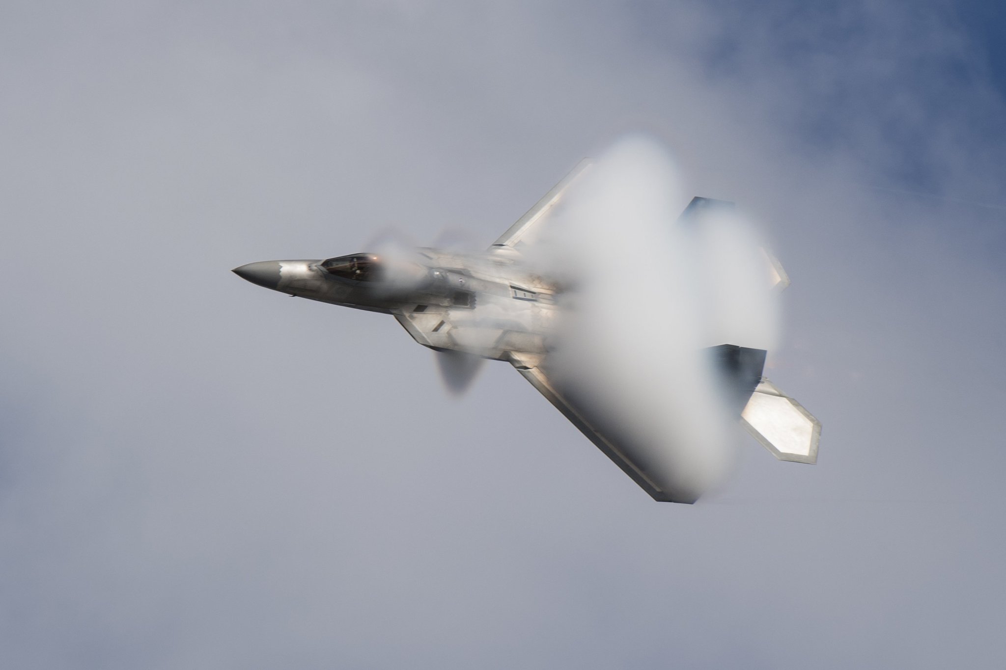 F 22 Raptor Breaking Sound Barrier