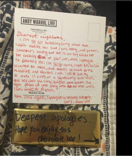 Flagfrog on Twitter: "นศ.เขียนโน้ตเตือนห้องข้างๆว่า "มีเซ็กส์เสียงดังมาก เกรงใจห้องข้างๆบ้าง ...