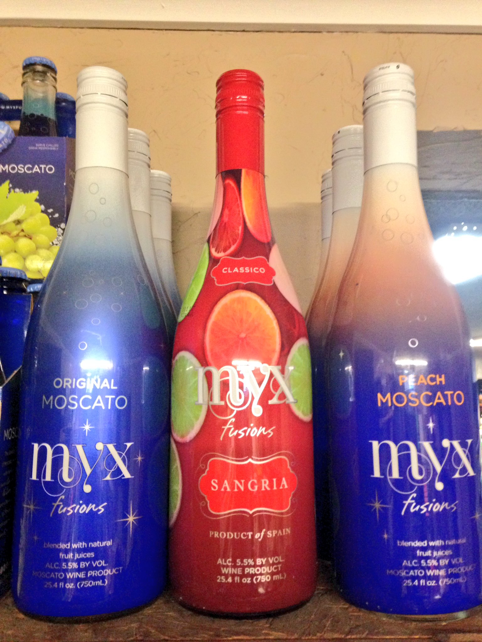 Logotipo De Myx Moscato Nicki Minaj Myx Moscato Wine Set Of 2 Bottles